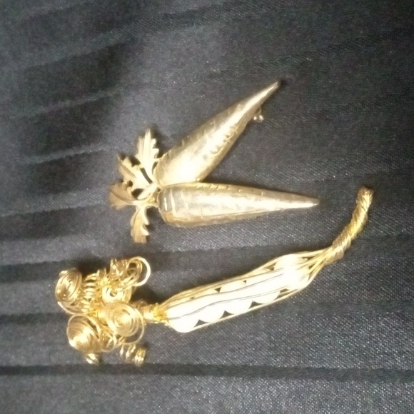 Jewelry | 2 Brooches | Poshmark